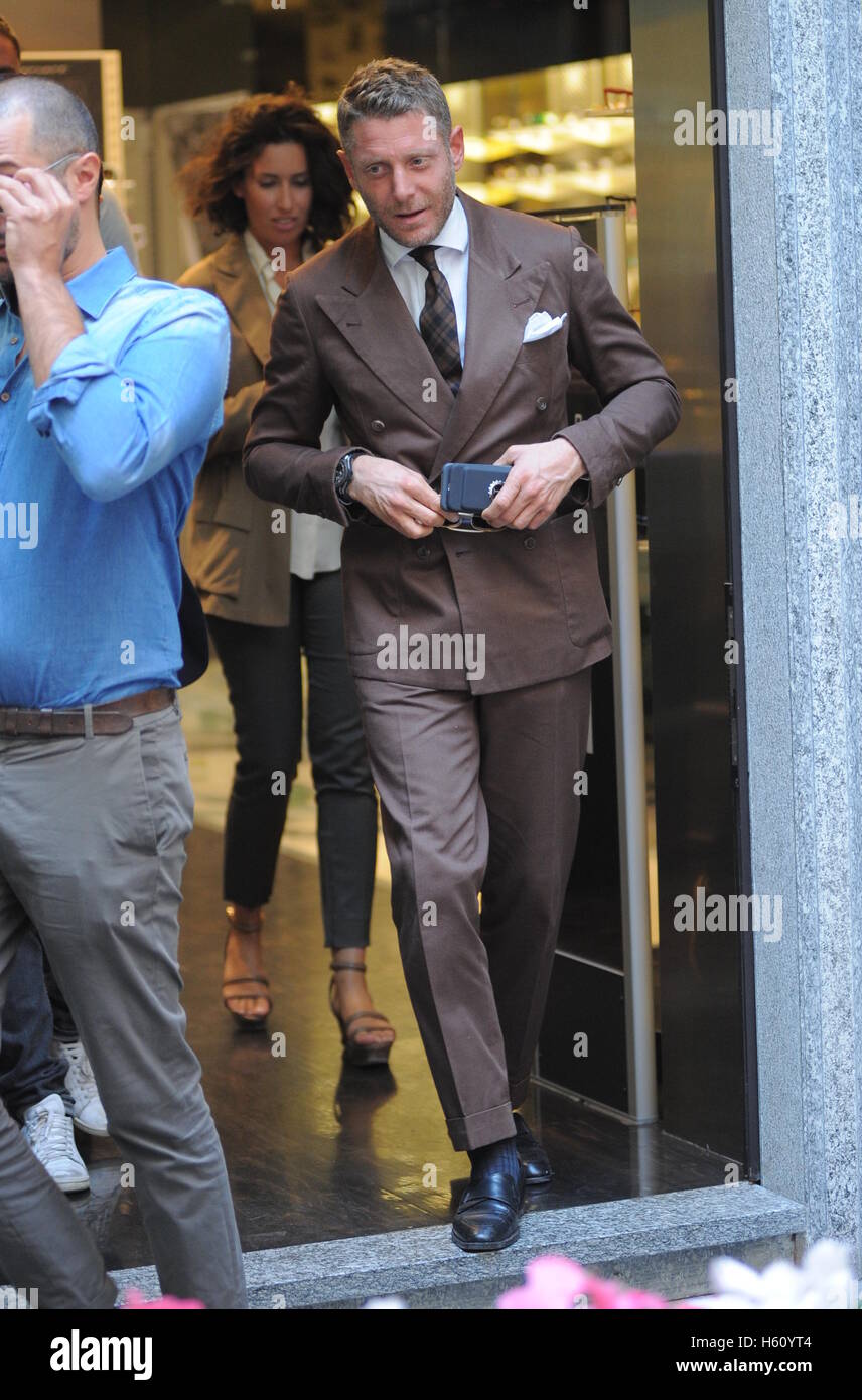 Lapo Elkann visits his shop 'Italian Independent' in Milan with friends ...