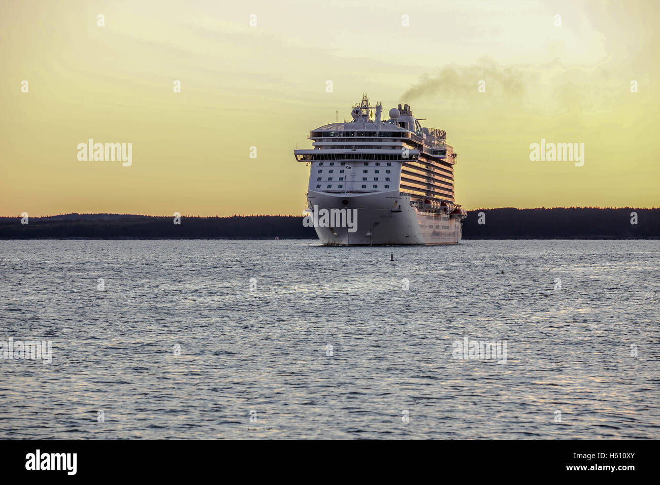Regal princess hi-res stock photography and images - Alamy