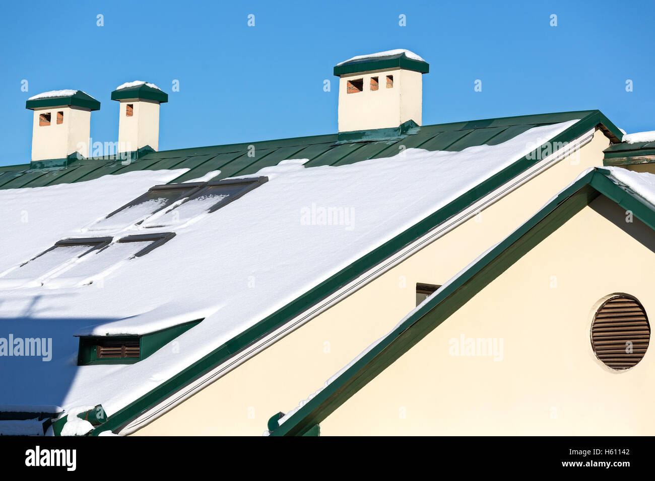 Snow on tiled rooftop against blue winter sky Stock Photo - Alamy
