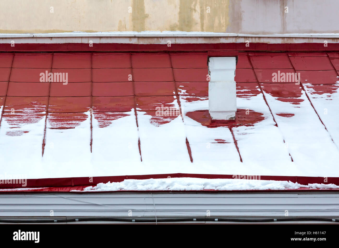 Red metal roof hi-res stock photography and images - Alamy