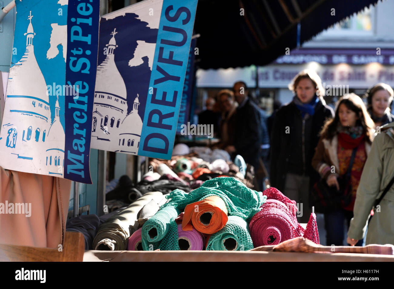 Tissus market hi-res stock photography and images - Alamy
