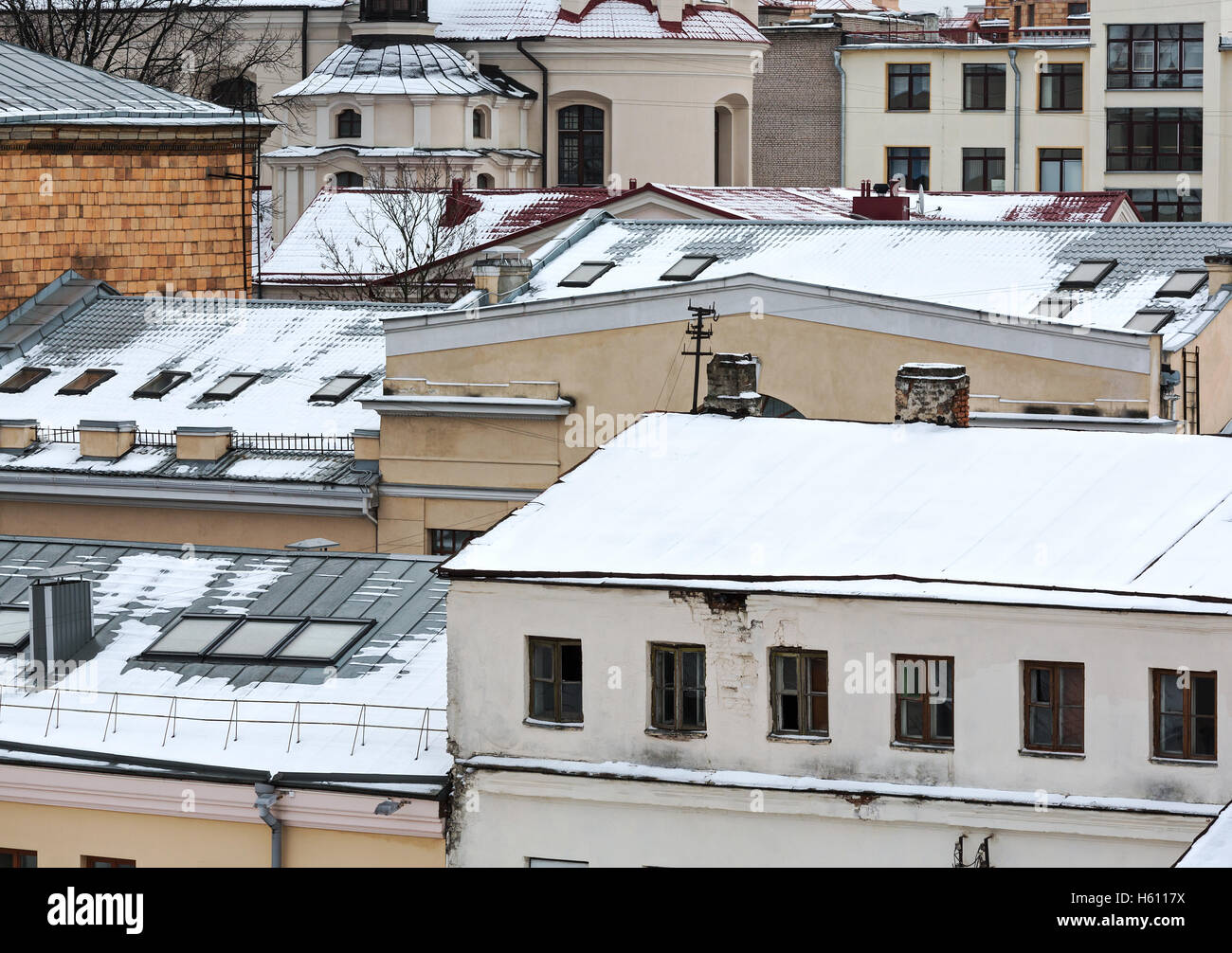 View snow covered roofs hi-res stock photography and images - Alamy