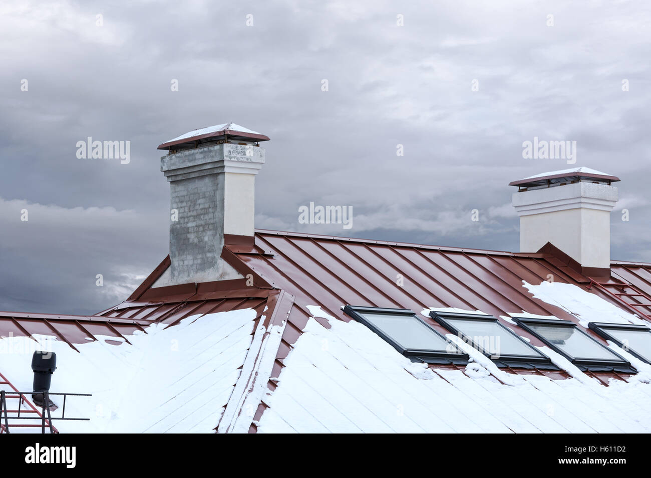 Red metal roof hi-res stock photography and images - Alamy