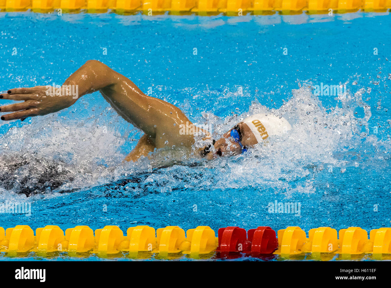Woman 400m freestyle hi-res stock photography and images - Alamy
