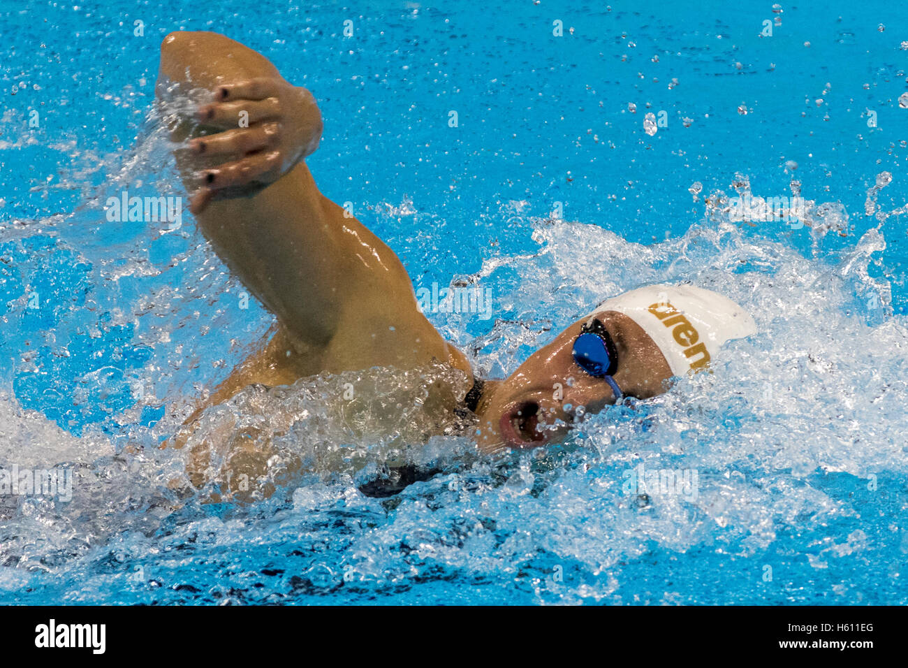 Woman 400m freestyle hi-res stock photography and images - Alamy