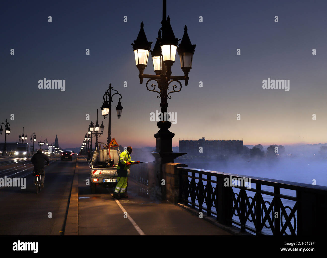 Garonne Stone Bridge Pont de Pierre Stock Photo - Alamy