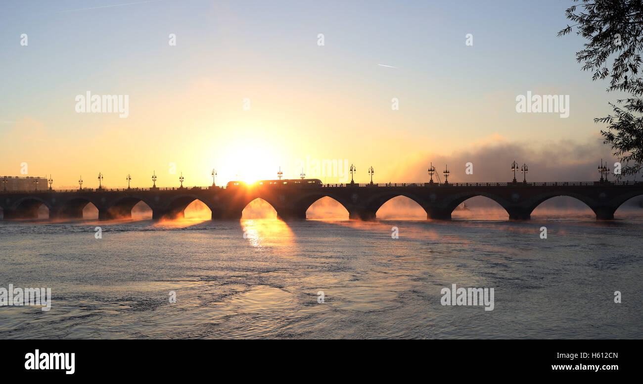 Garonne Stone Bridge Pont de Pierre Stock Photo - Alamy