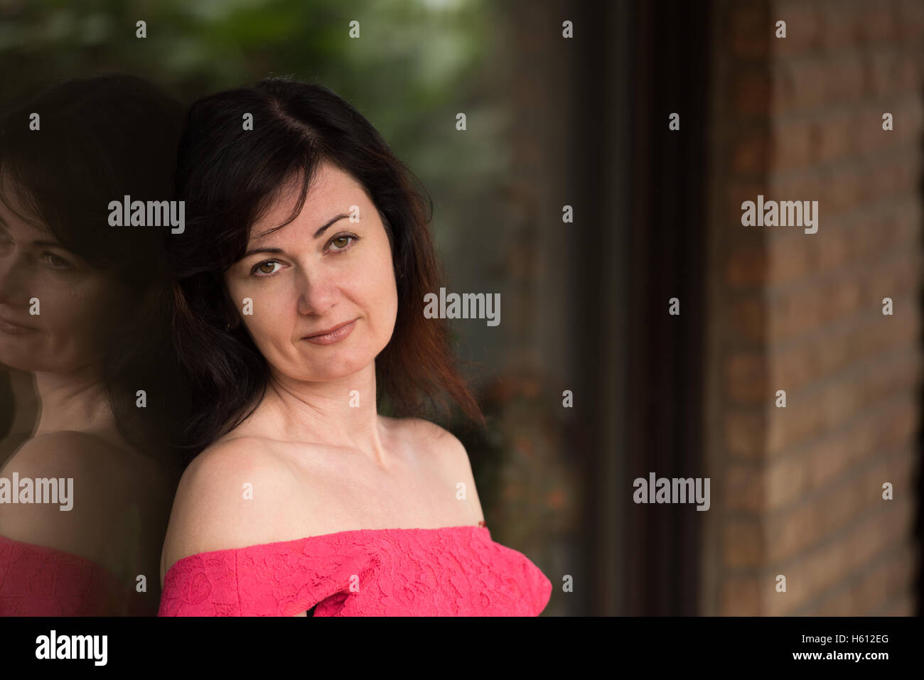 Beautiful middle aged brunette woman hi-res stock photography and ...