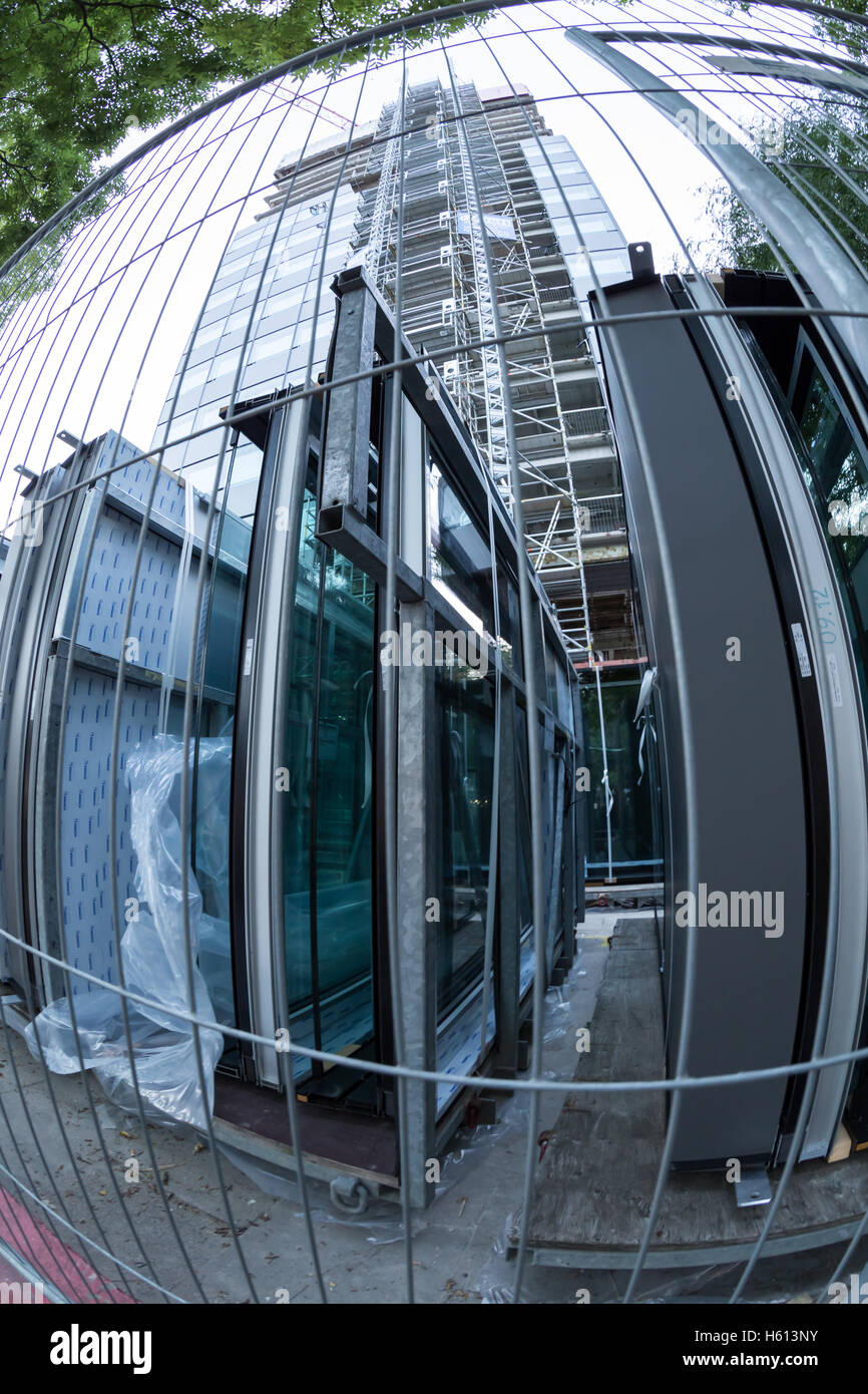 Installing new windows on a sky scraper - Hamburg, Renovation of the ...