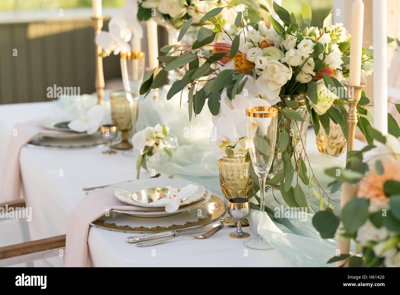 beautifully decorated table with flowers Stock Photo - Alamy