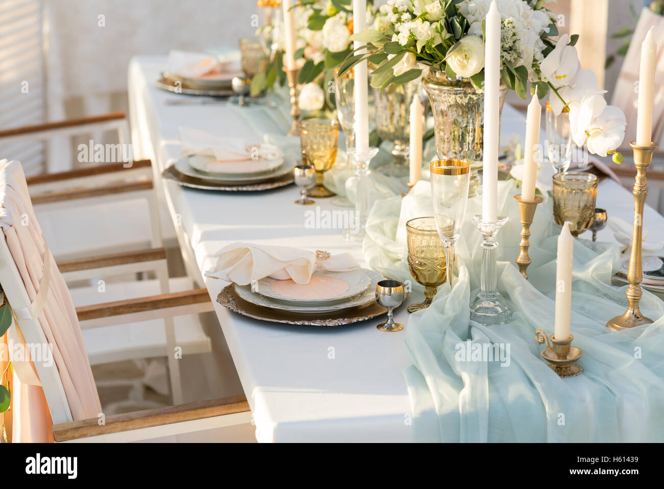 beautifully decorated table with flowers Stock Photo - Alamy