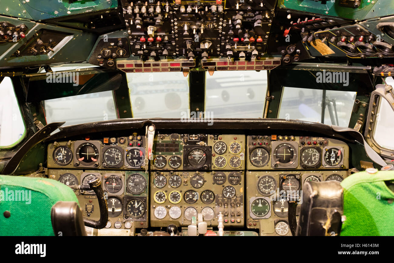 Center console and throttles in an old airplane Stock Photo - Alamy