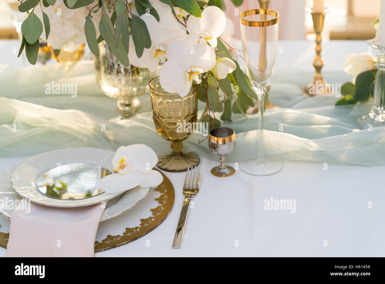beautifully decorated table with flowers Stock Photo - Alamy