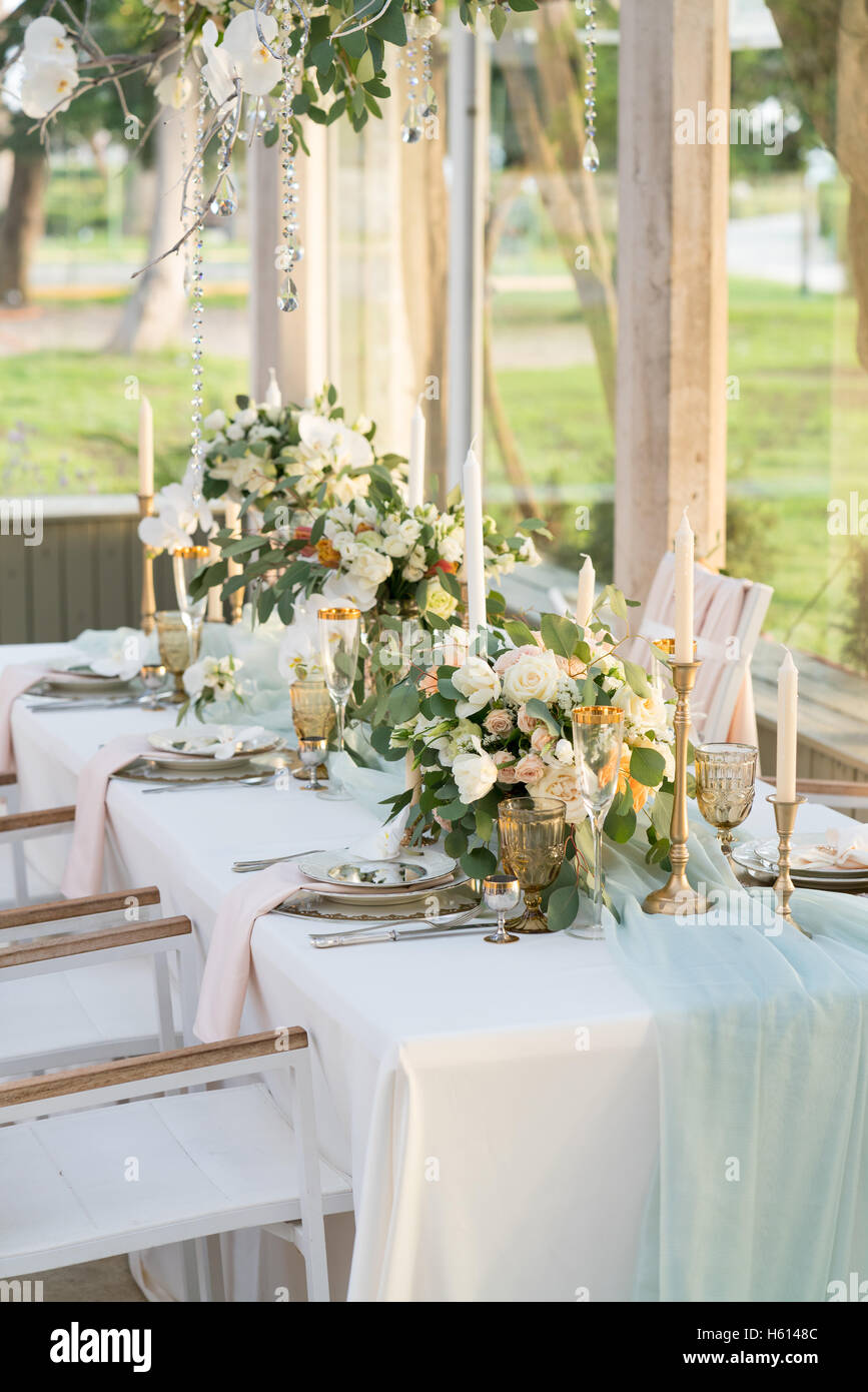 beautifully decorated table with flowers Stock Photo - Alamy