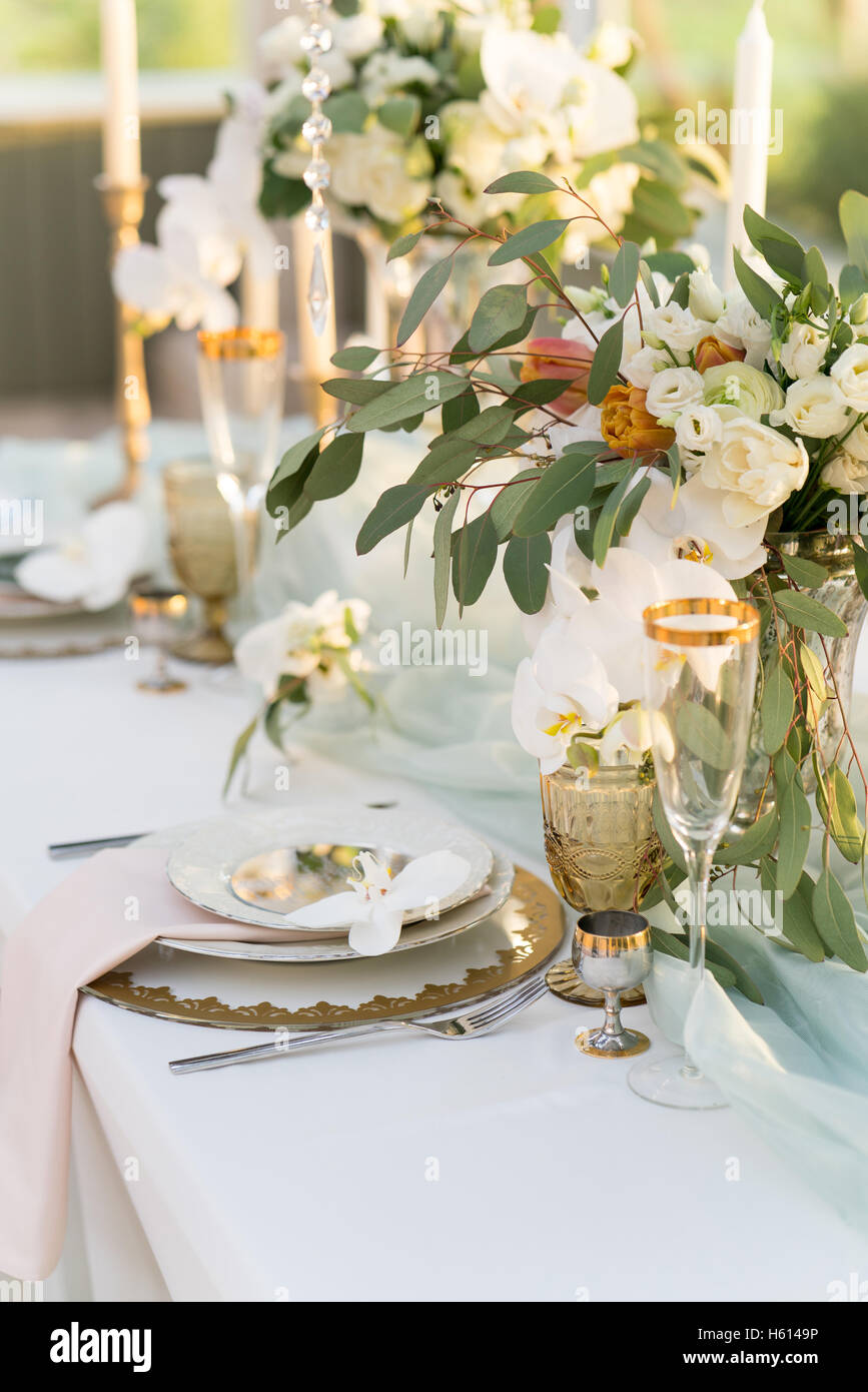 beautifully decorated table with flowers Stock Photo - Alamy