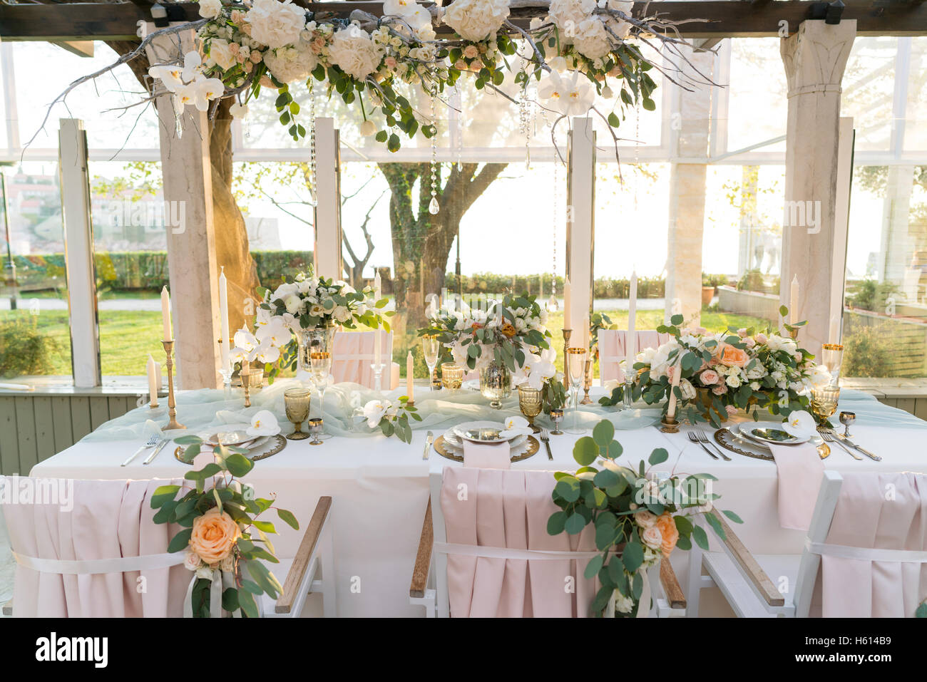 beautifully decorated table with flowers Stock Photo - Alamy