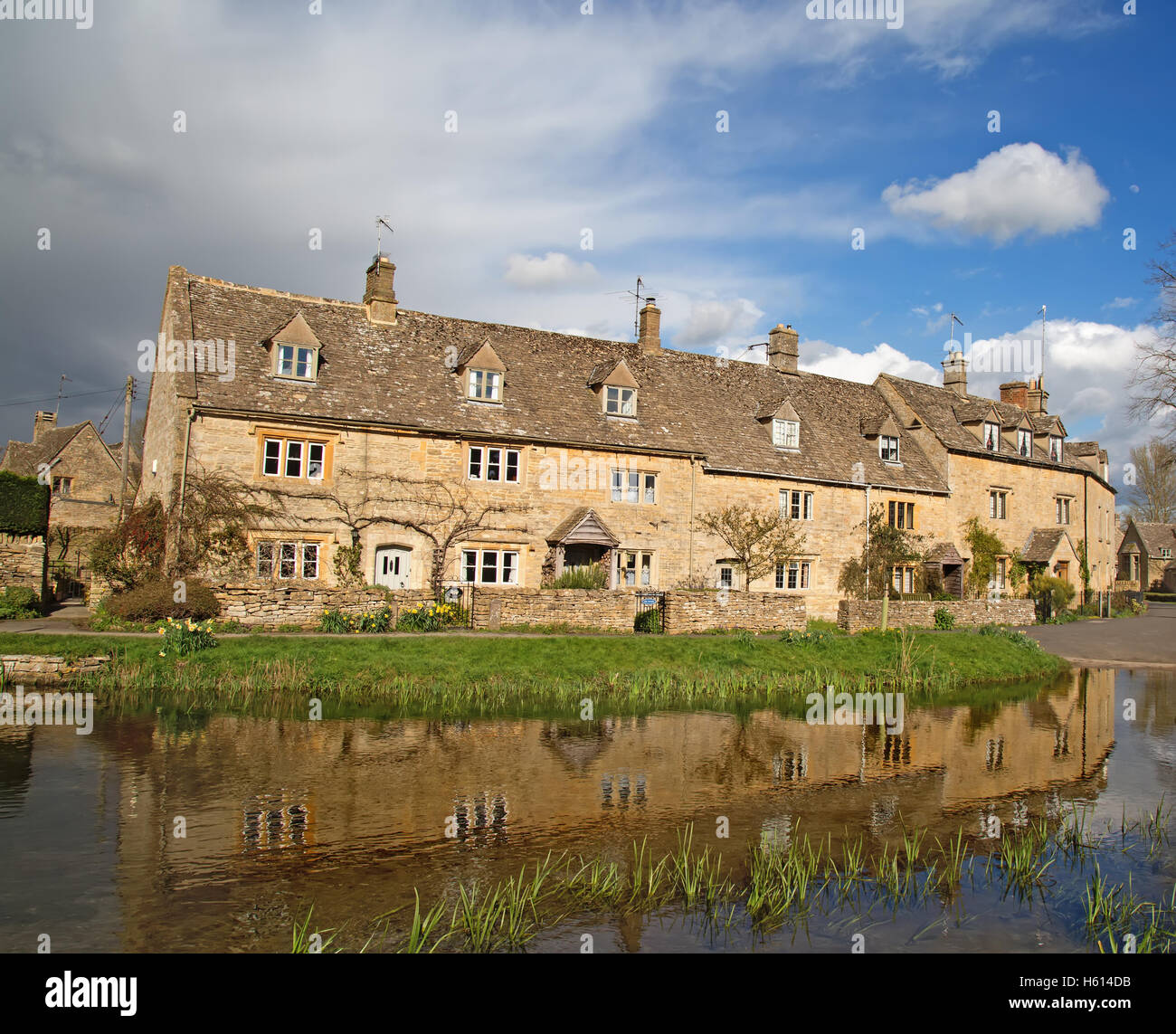 Ancient village "Lower Slaughter" in the Cotswolds region Stock Photo ...