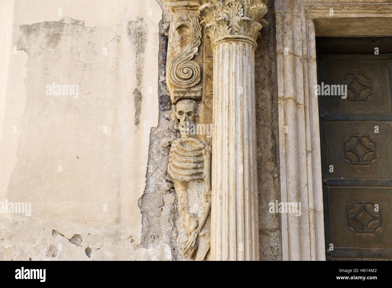 Scheletro hi-res stock photography and images - Alamy