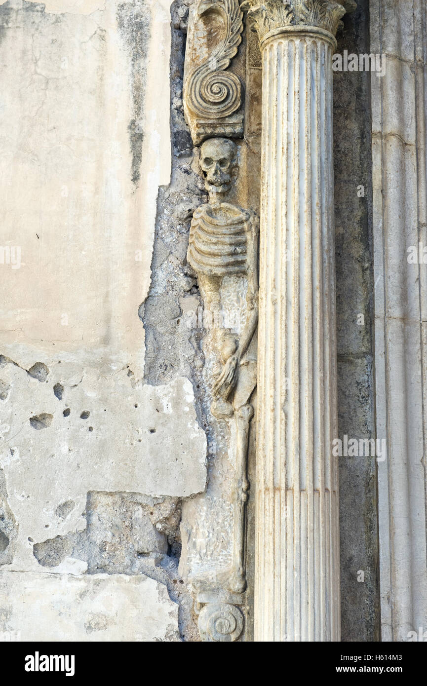 Scheletro skeleton hi-res stock photography and images - Alamy