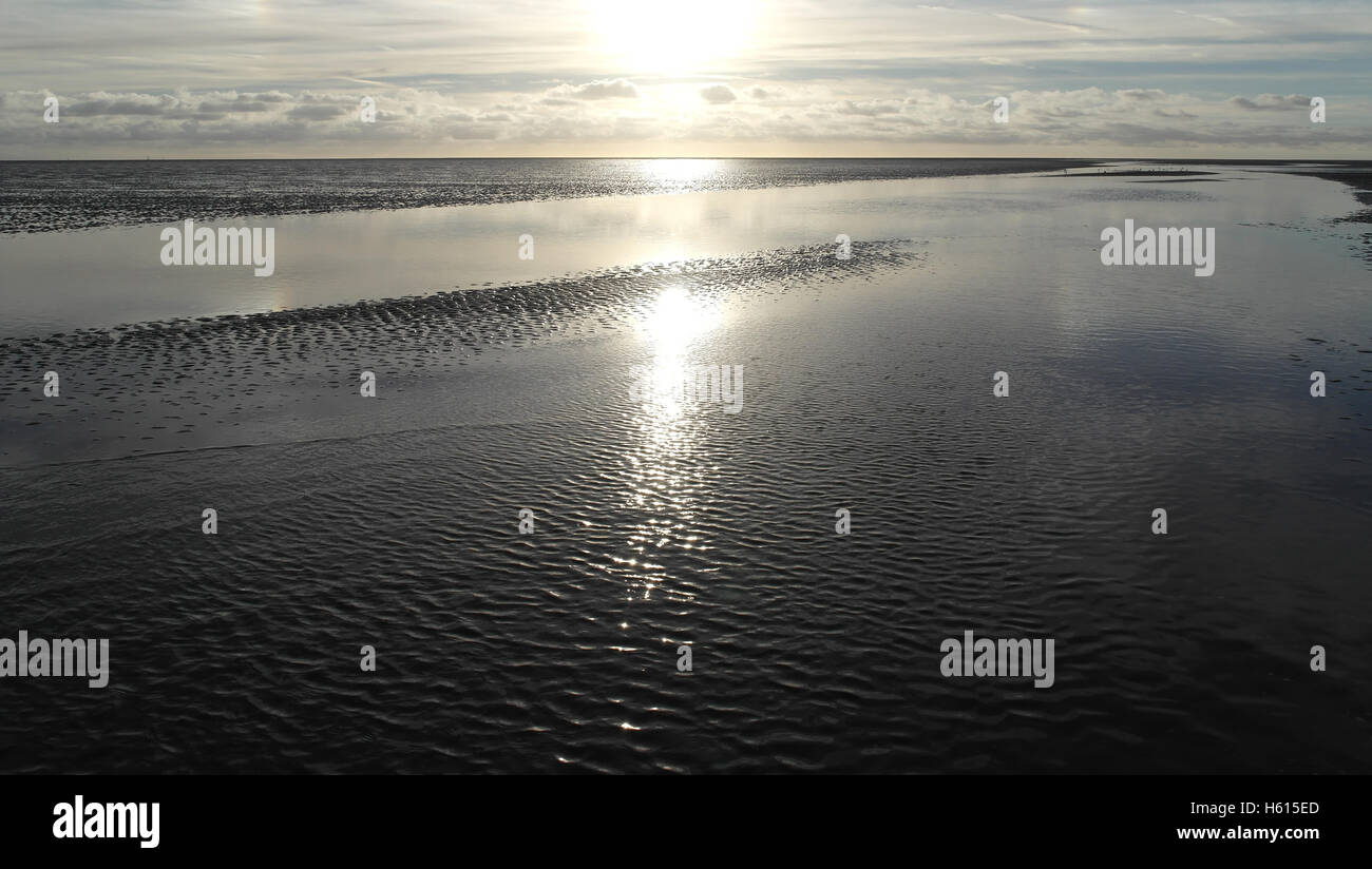 Sky 1 white sun rays shining grey clouds centre background hi-res stock ...