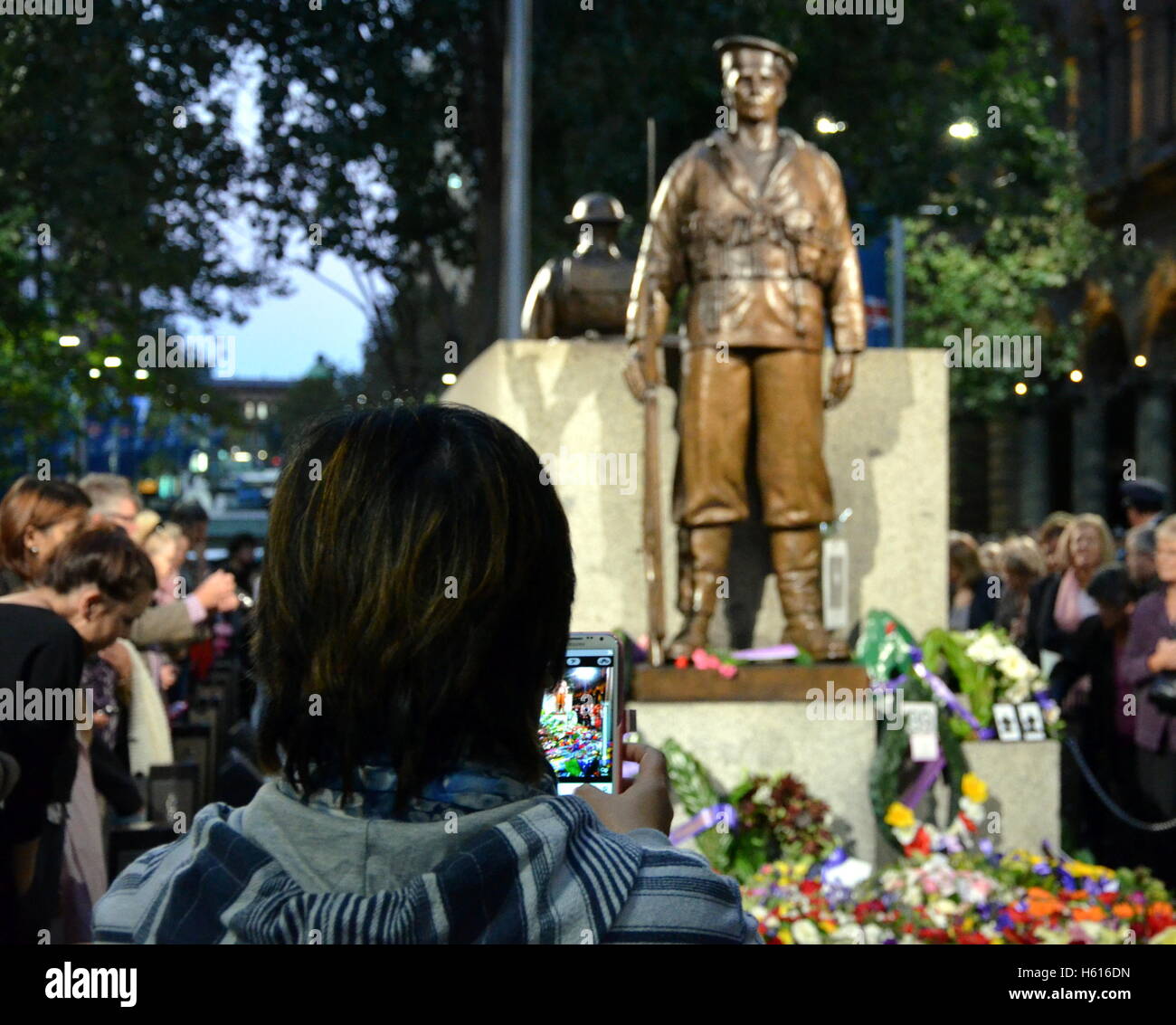 Sydney, Australia - April 25, 2013. Thousands people gather to honour ...