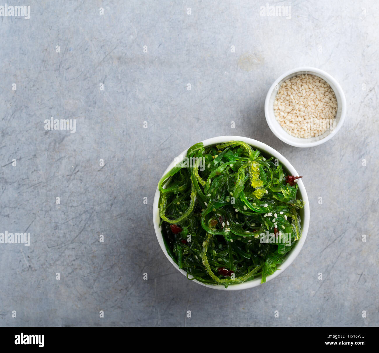Seaweed chuka salad garnished with sesame seeds Stock Photo - Alamy