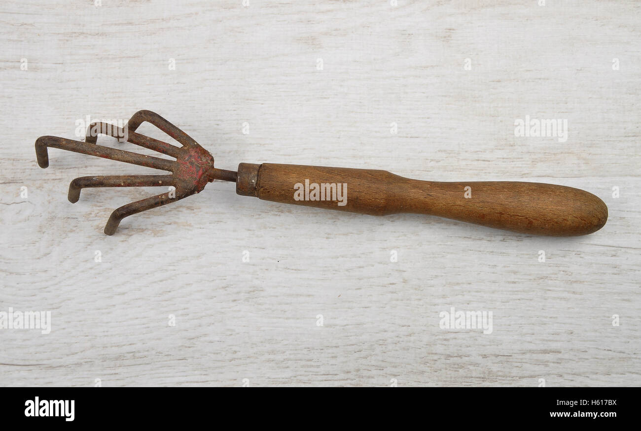 Hand rake hi-res stock photography and images - Alamy
