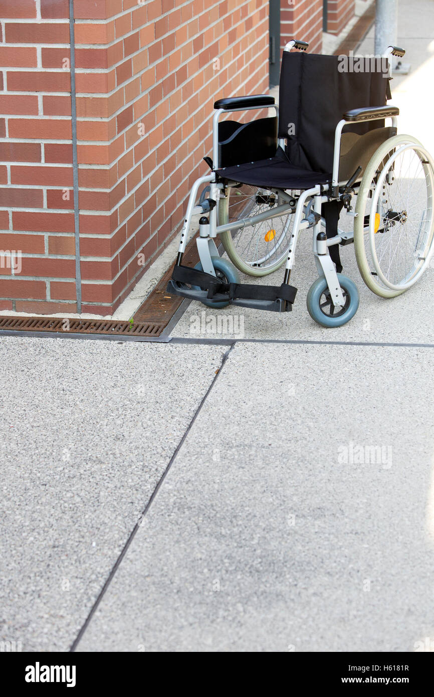 Wheelchair pavement hi-res stock photography and images - Alamy