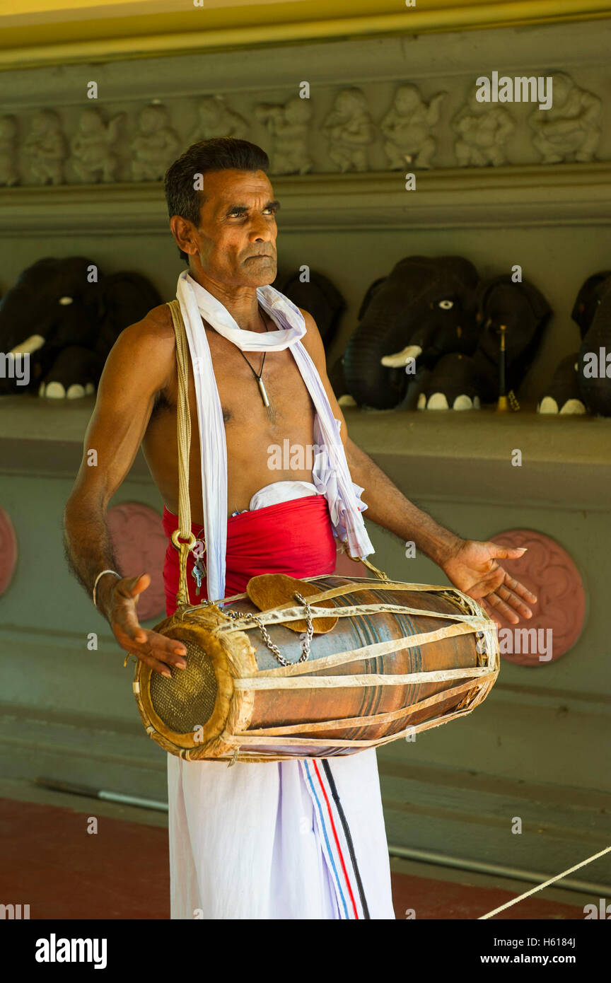 Sri lankan music hi-res stock photography and images - Alamy