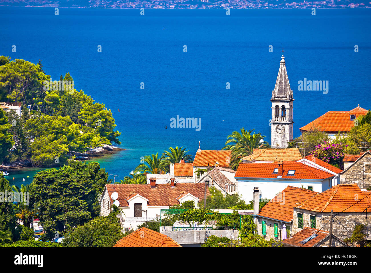Village of Splitska architecture and seafront, island of Brac, Dalmatia ...