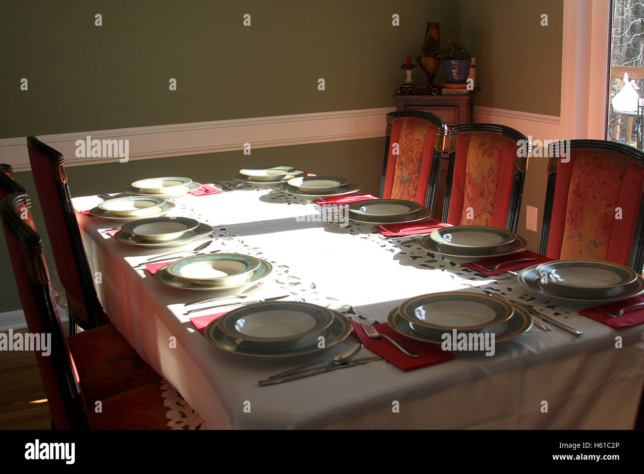 Dining room table ready for guests Stock Photo - Alamy