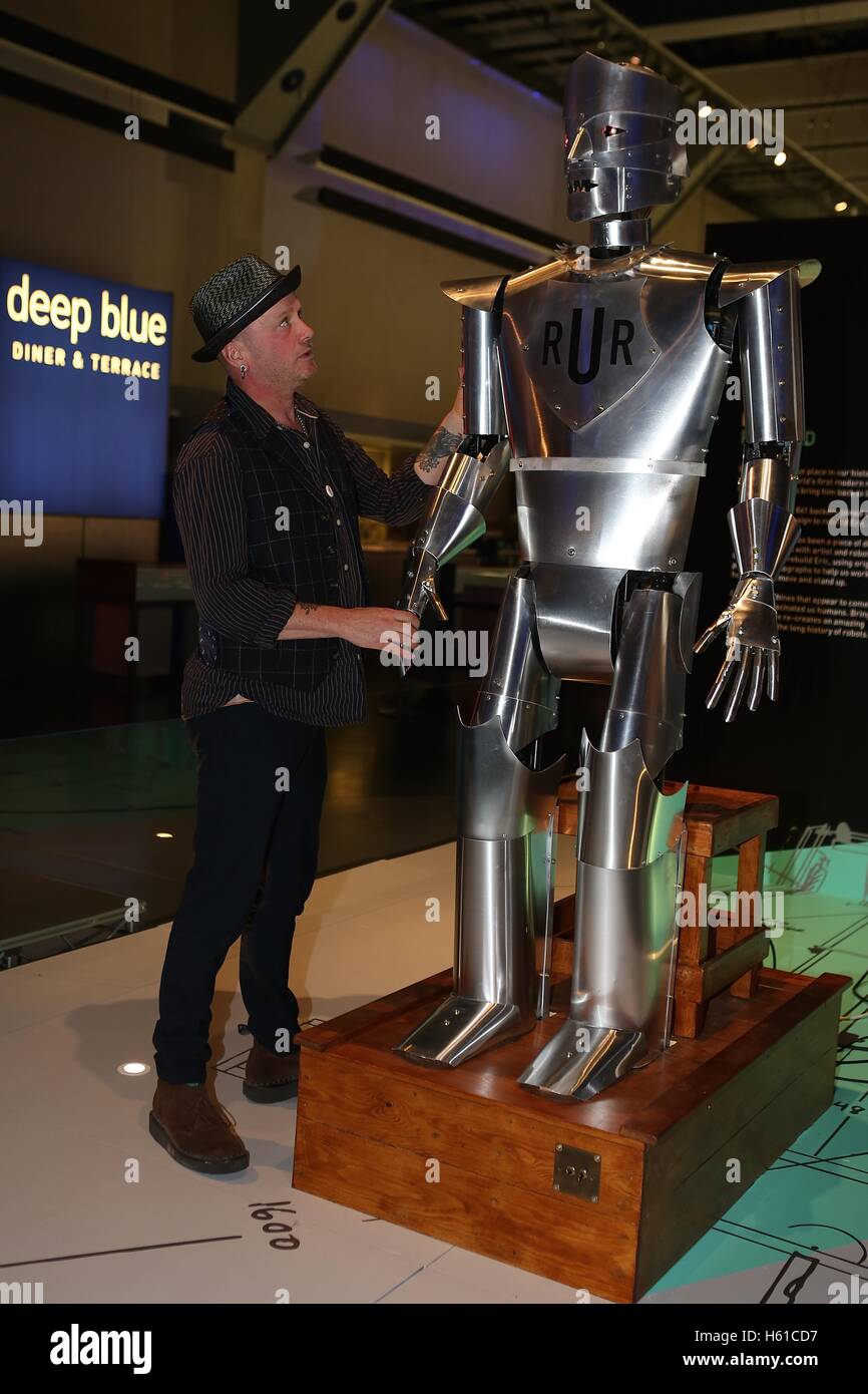 Eric the Britain's first robot at science museum Stock Photo - Alamy