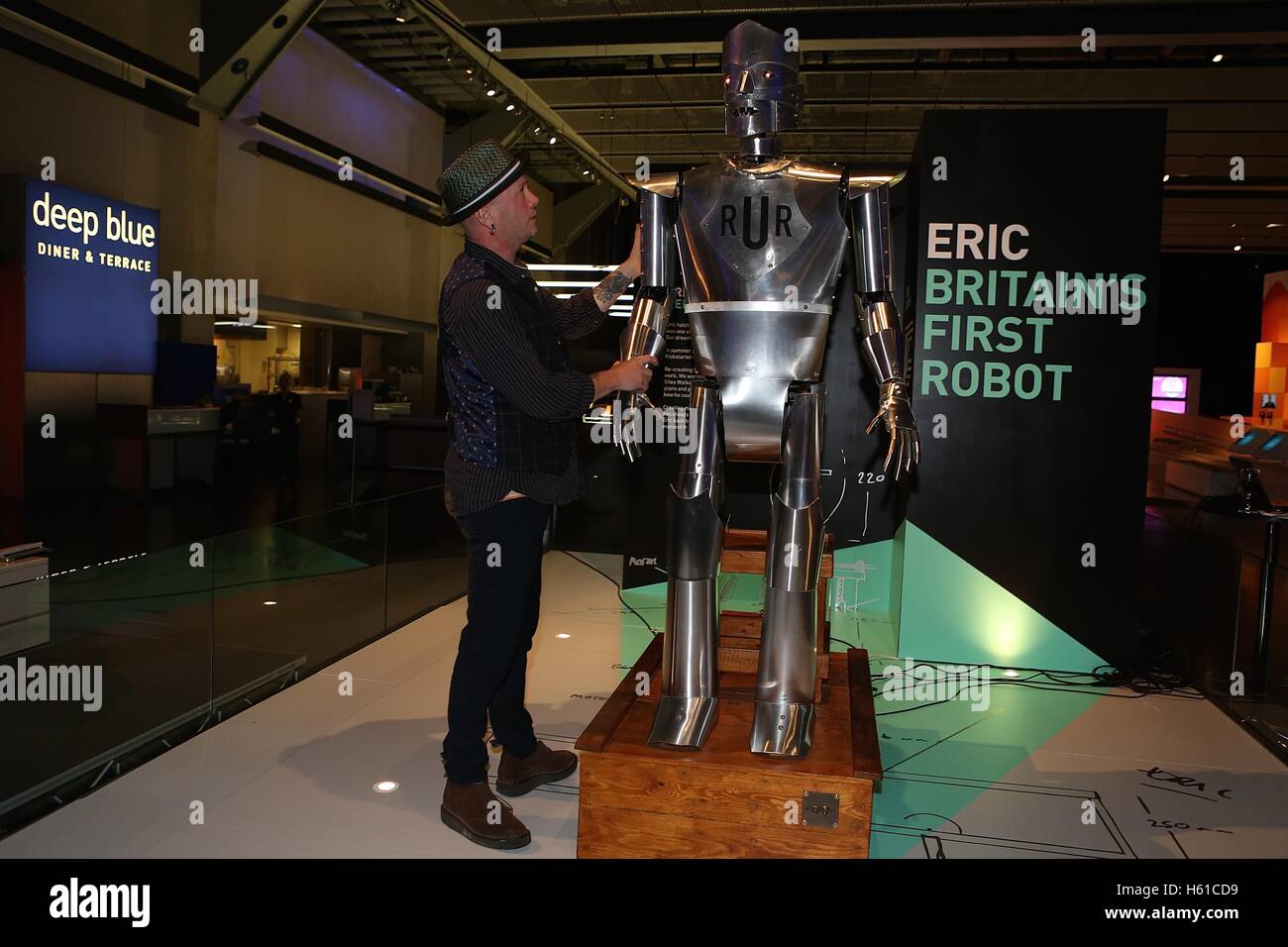 Eric the Britain's first robot at science museum Stock Photo - Alamy