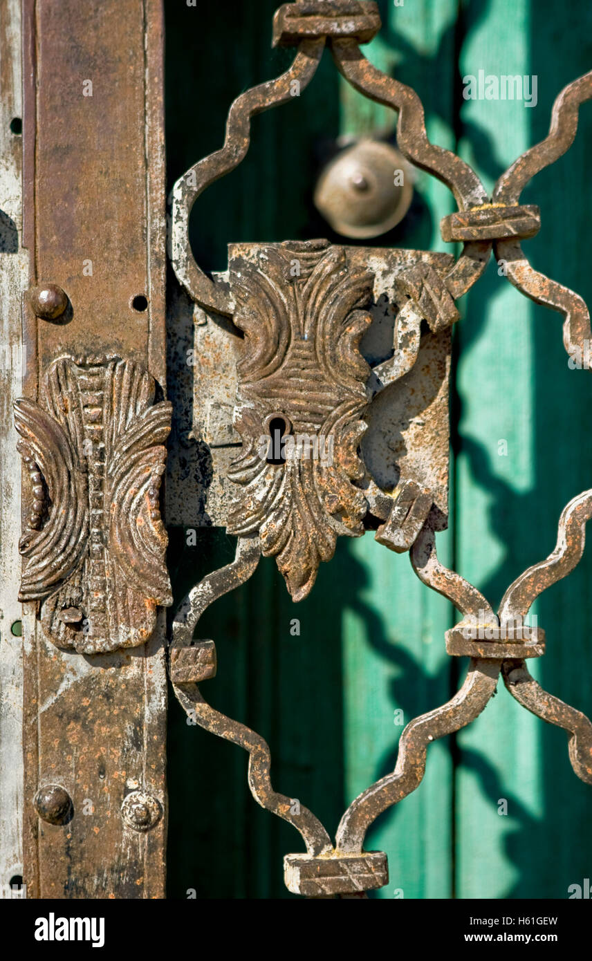 Rusty door lock on a gate Stock Photo - Alamy