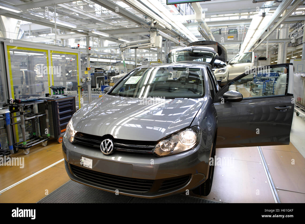 Golf car production, VW plant in Wolfsburg, Lower Saxony Stock Photo ...