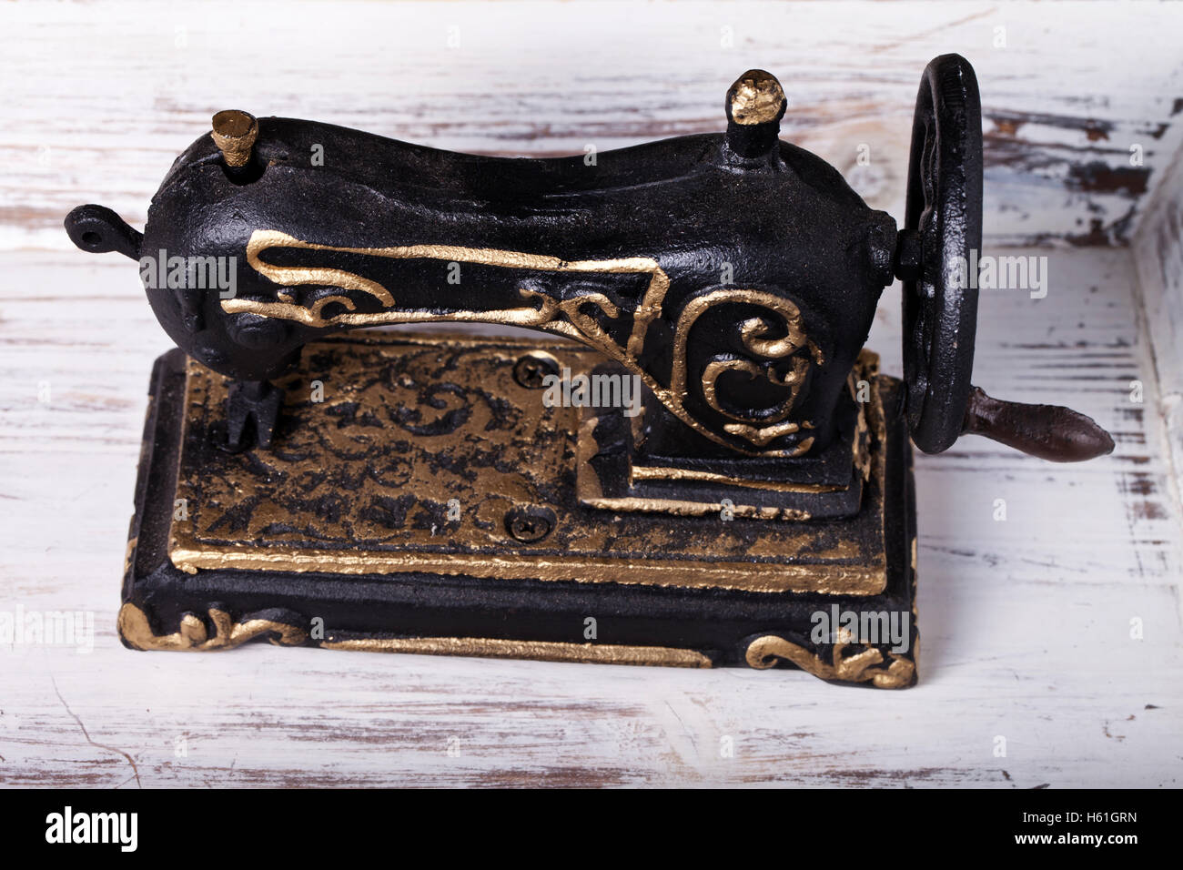 a vintage black sewing machine Decor Stock Photo - Alamy