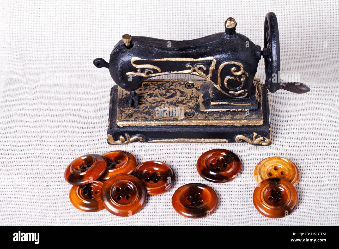a Vintage sewing machine and wooden buttons Stock Photo - Alamy