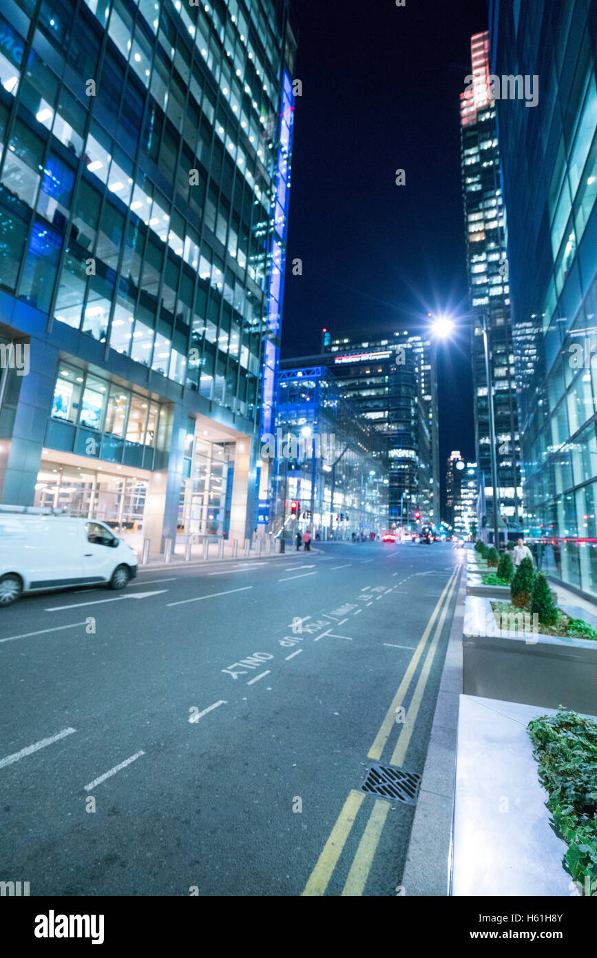 Futuristic street view at Canary Wharf - by night Stock Photo - Alamy