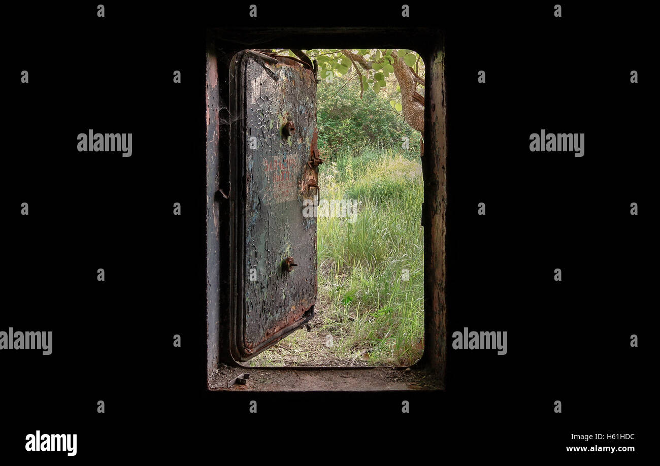 Empty bunker hi-res stock photography and images - Alamy