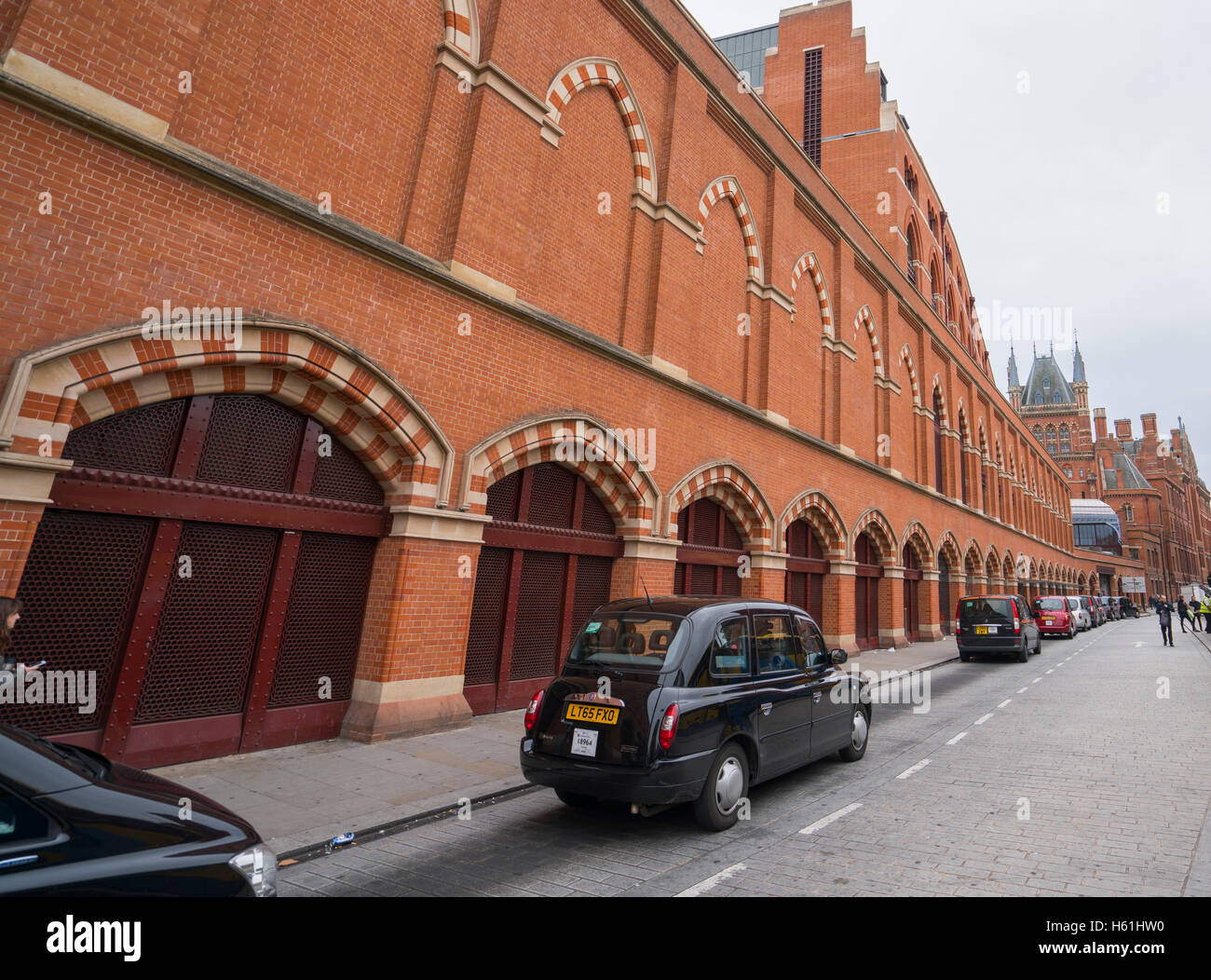 Red Brick Building of London St. Pancras station Stock Photo - Alamy