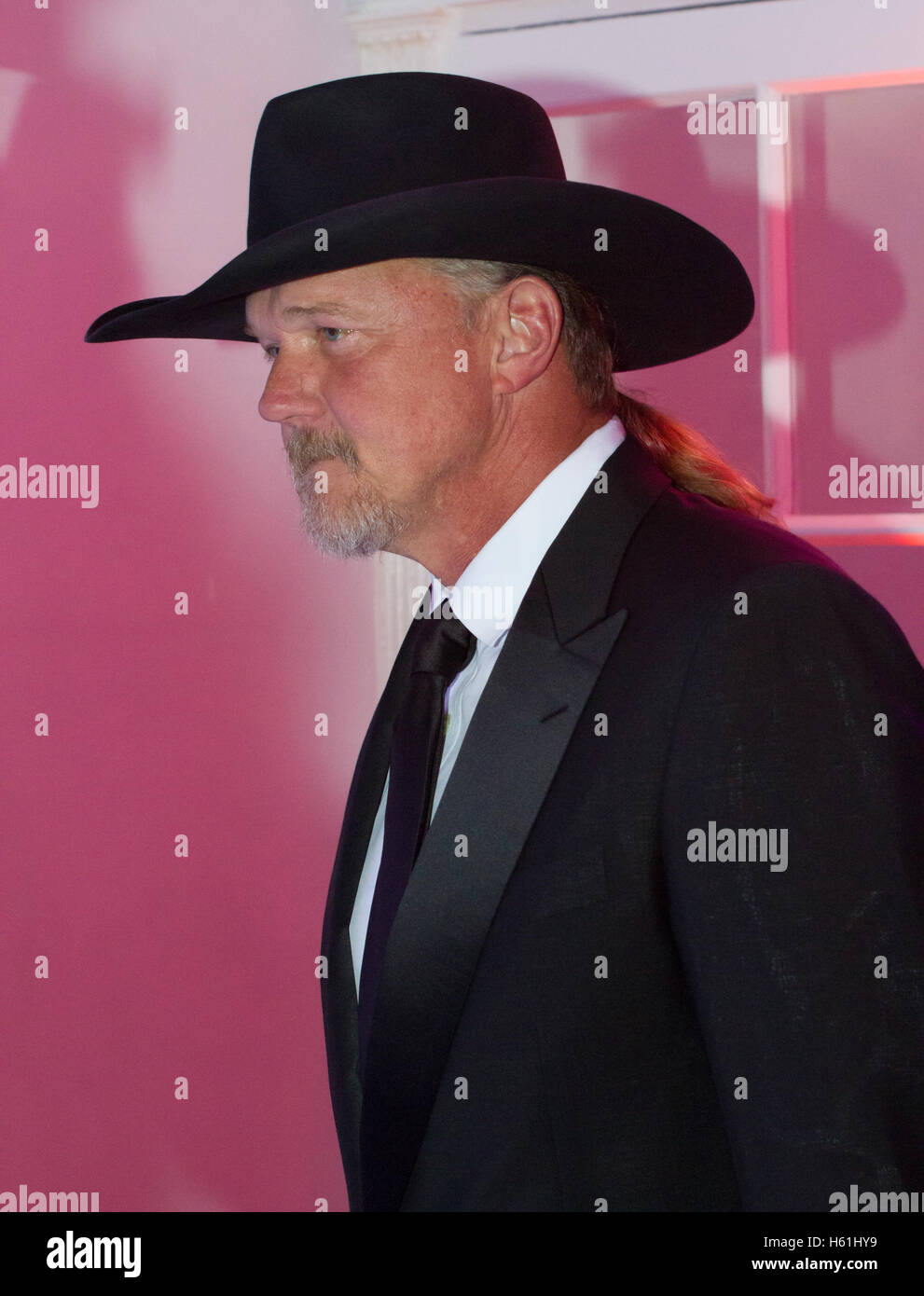 Trace Adkins Country Music Entertainer, Veteran arrives on the red ...