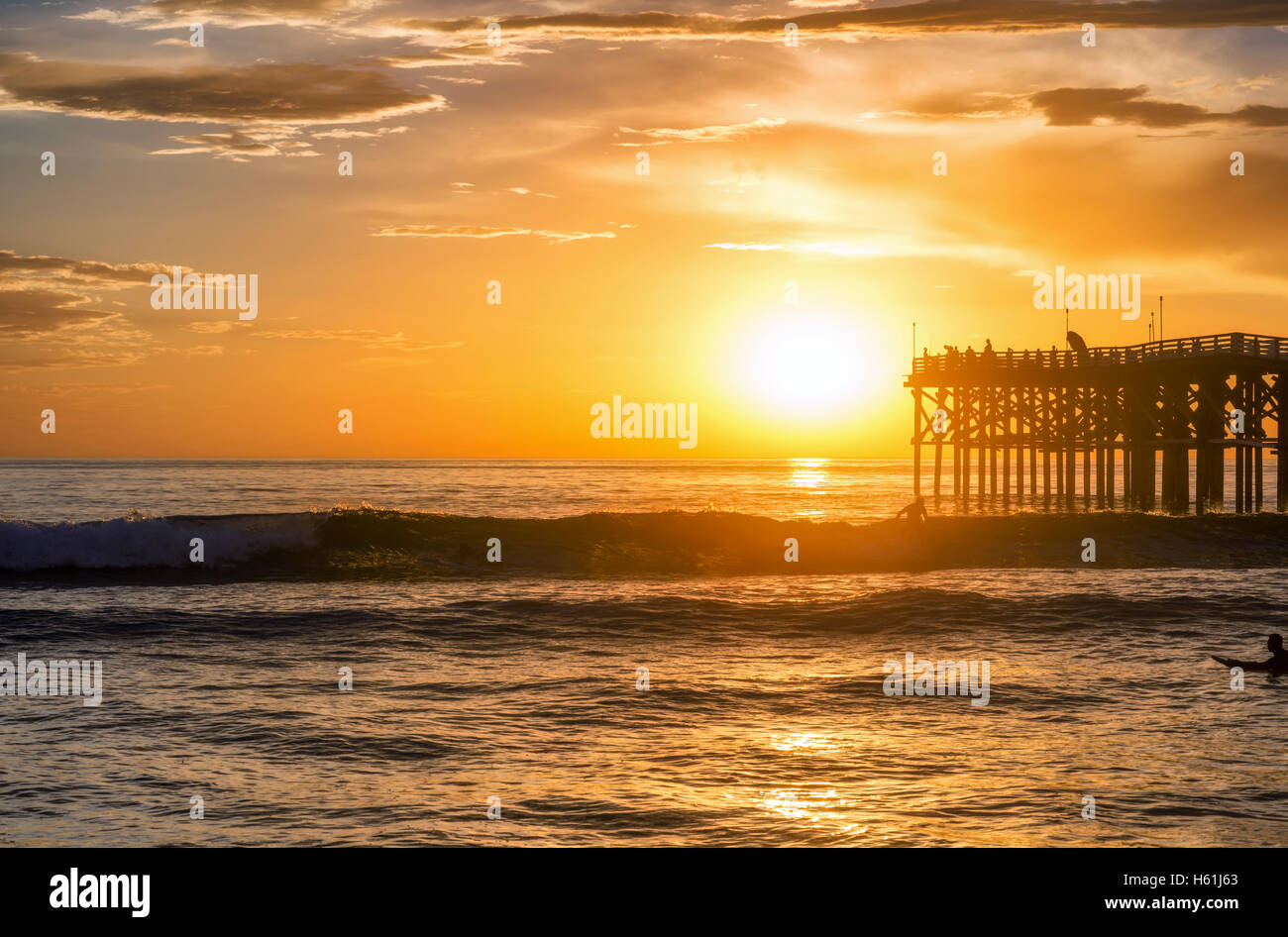 Crystal pier pacific beach hi-res stock photography and images - Alamy