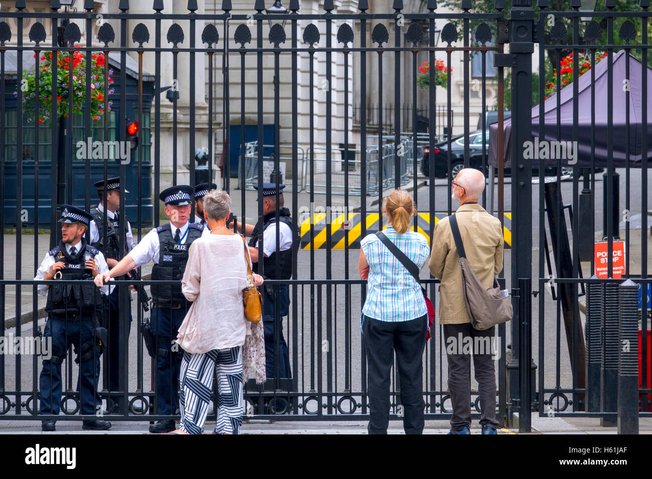 Downing street London - Office of the Prime minister Stock Photo - Alamy