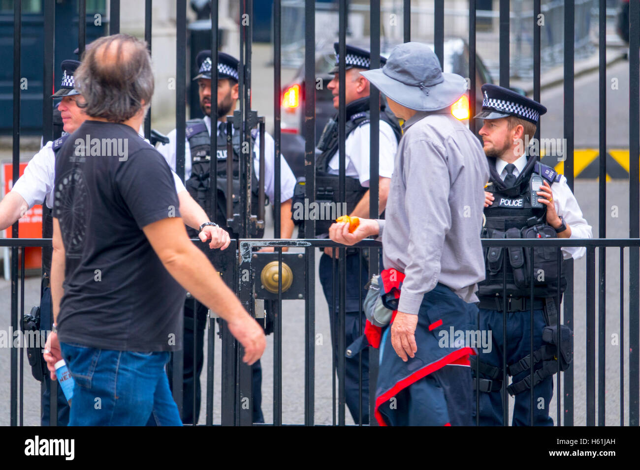London Police officers guarding Downing Street Stock Photo - Alamy