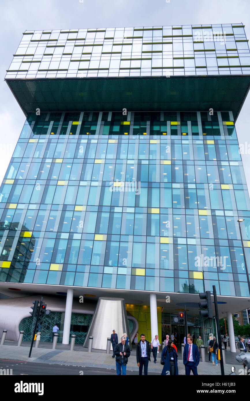 Modern building in Southwark Stock Photo - Alamy