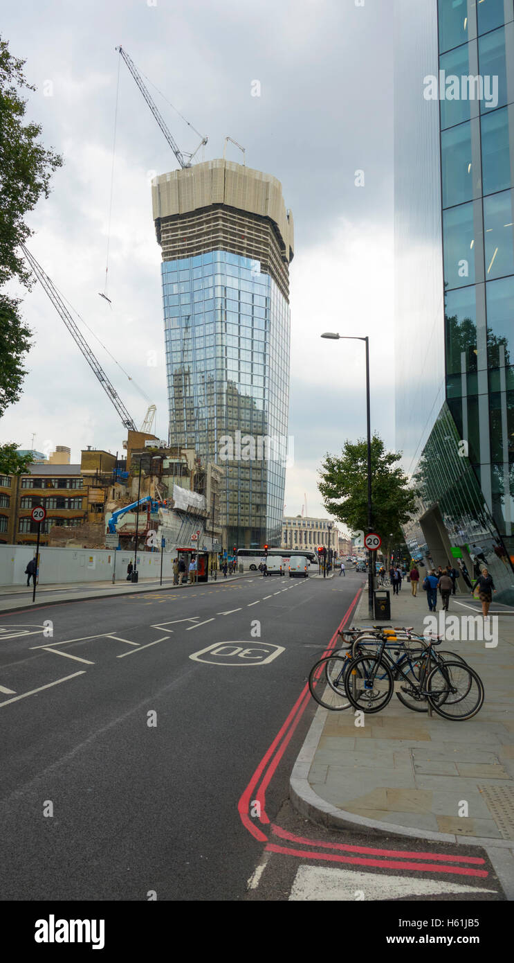 Modern building in Southwark Stock Photo - Alamy