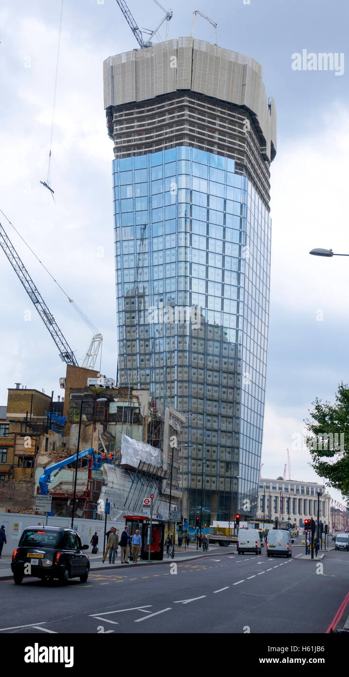Modern building in Southwark Stock Photo - Alamy