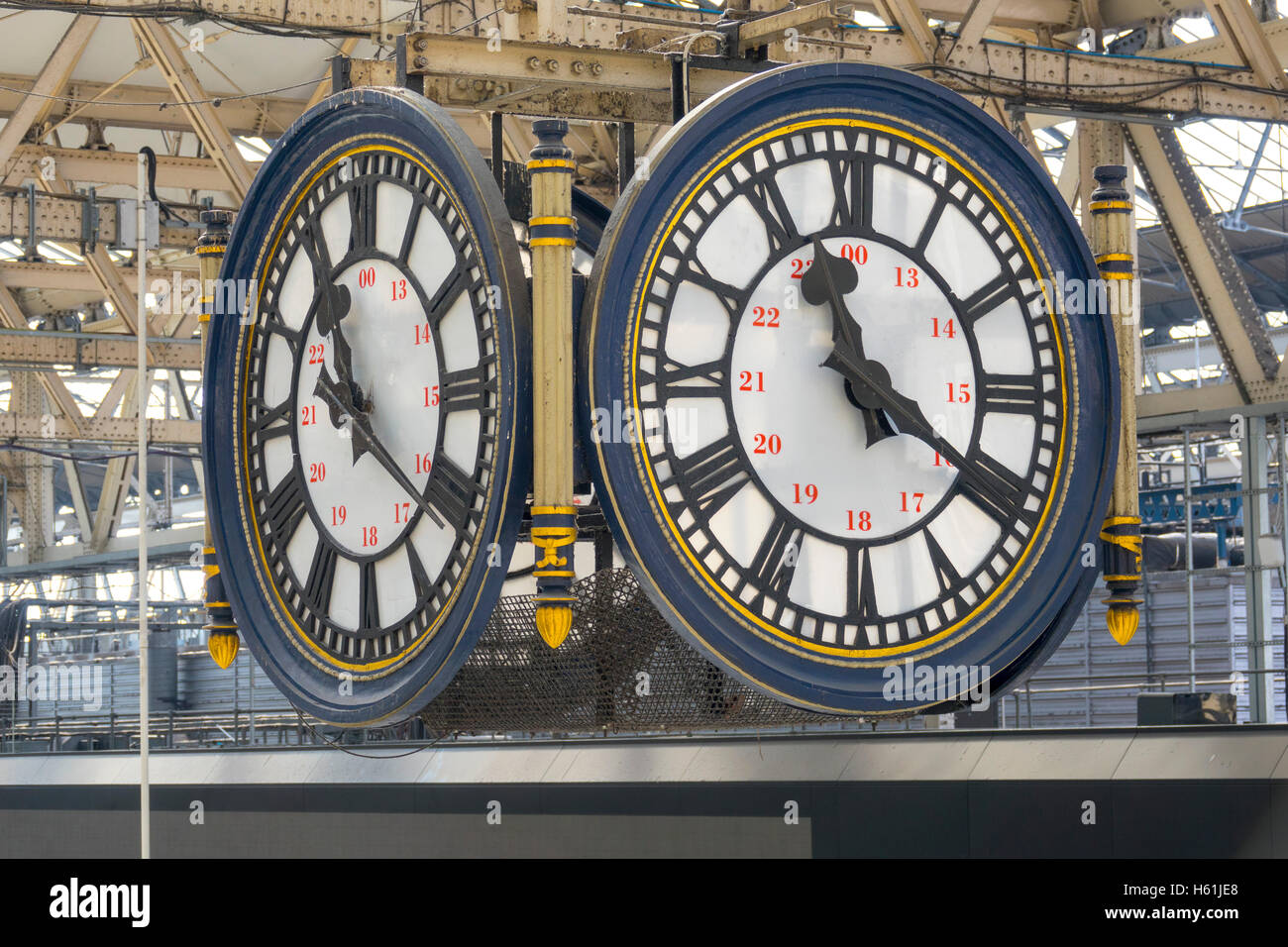 Big clock in the Entrance hall of Waterloo Station in London Stock ...