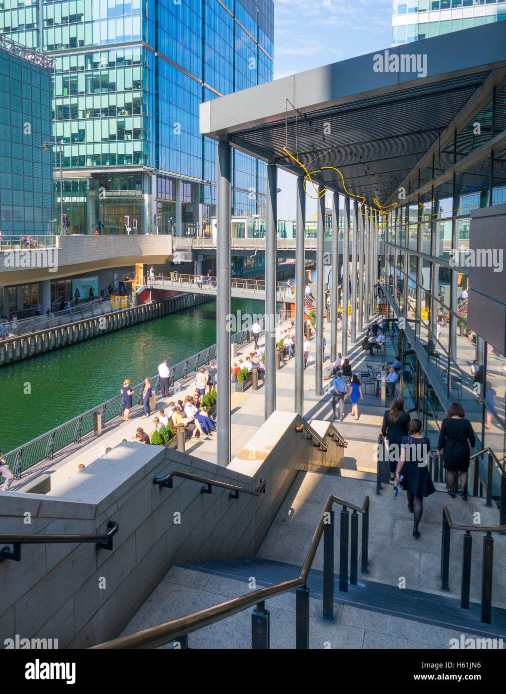Beautiful Churchill Place in Canary Wharf - Square behind Third Space ...