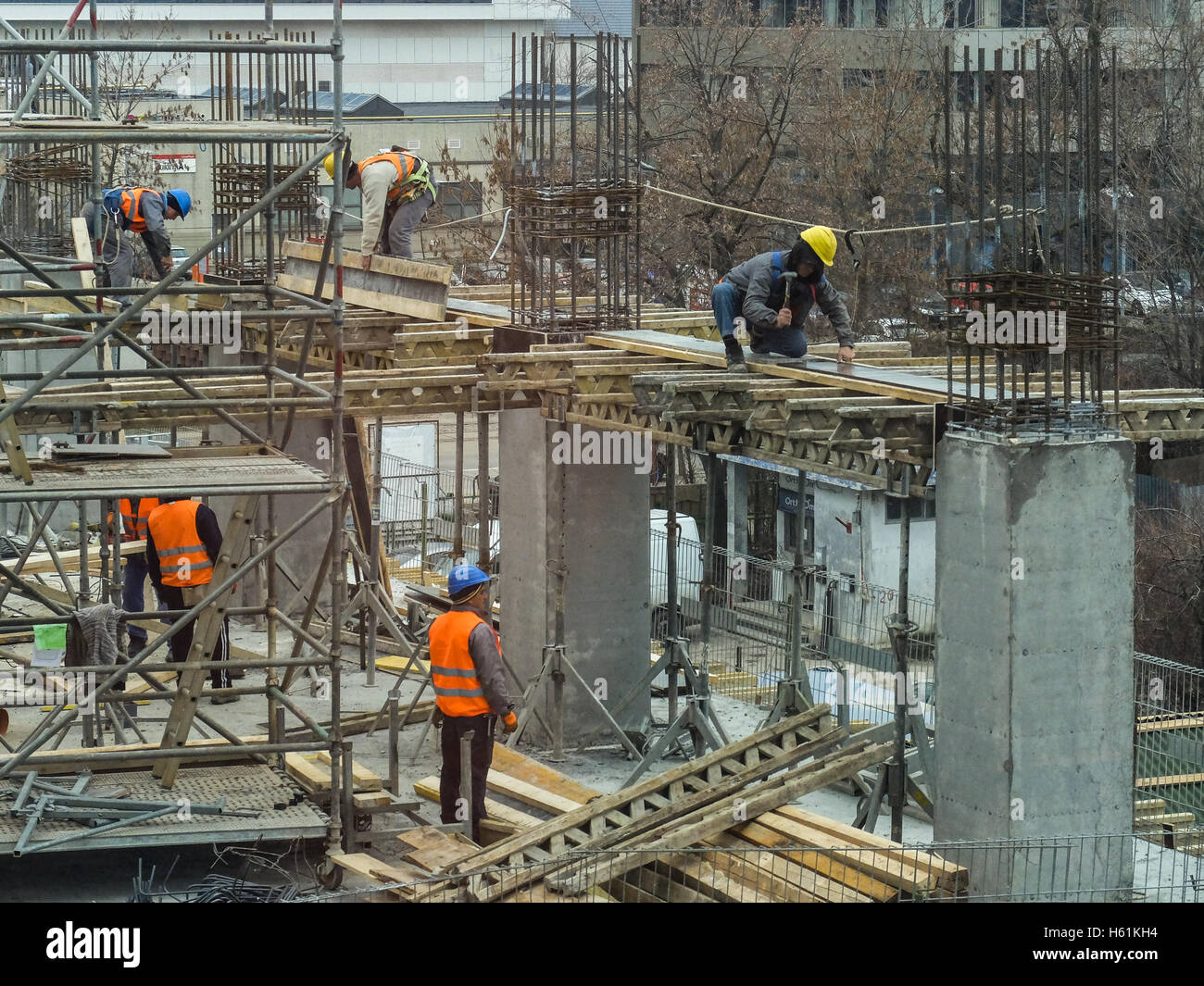 Construction workers bucharest hi-res stock photography and images - Alamy
